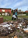 Hesnæsborger rydder op efter stormfloden: - Alle kan gøre noget